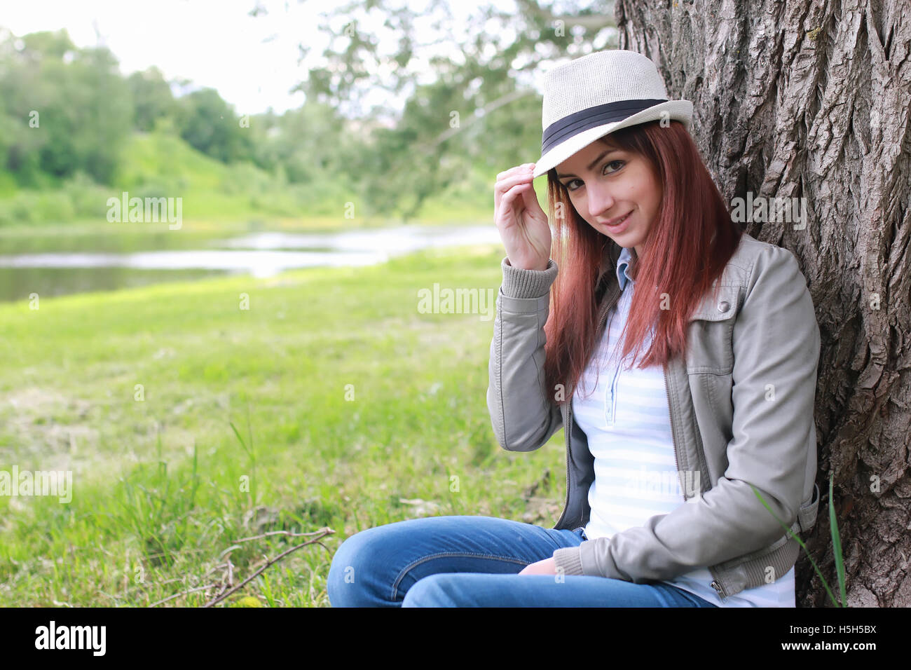 woman in tree park outdoor Stock Photo - Alamy