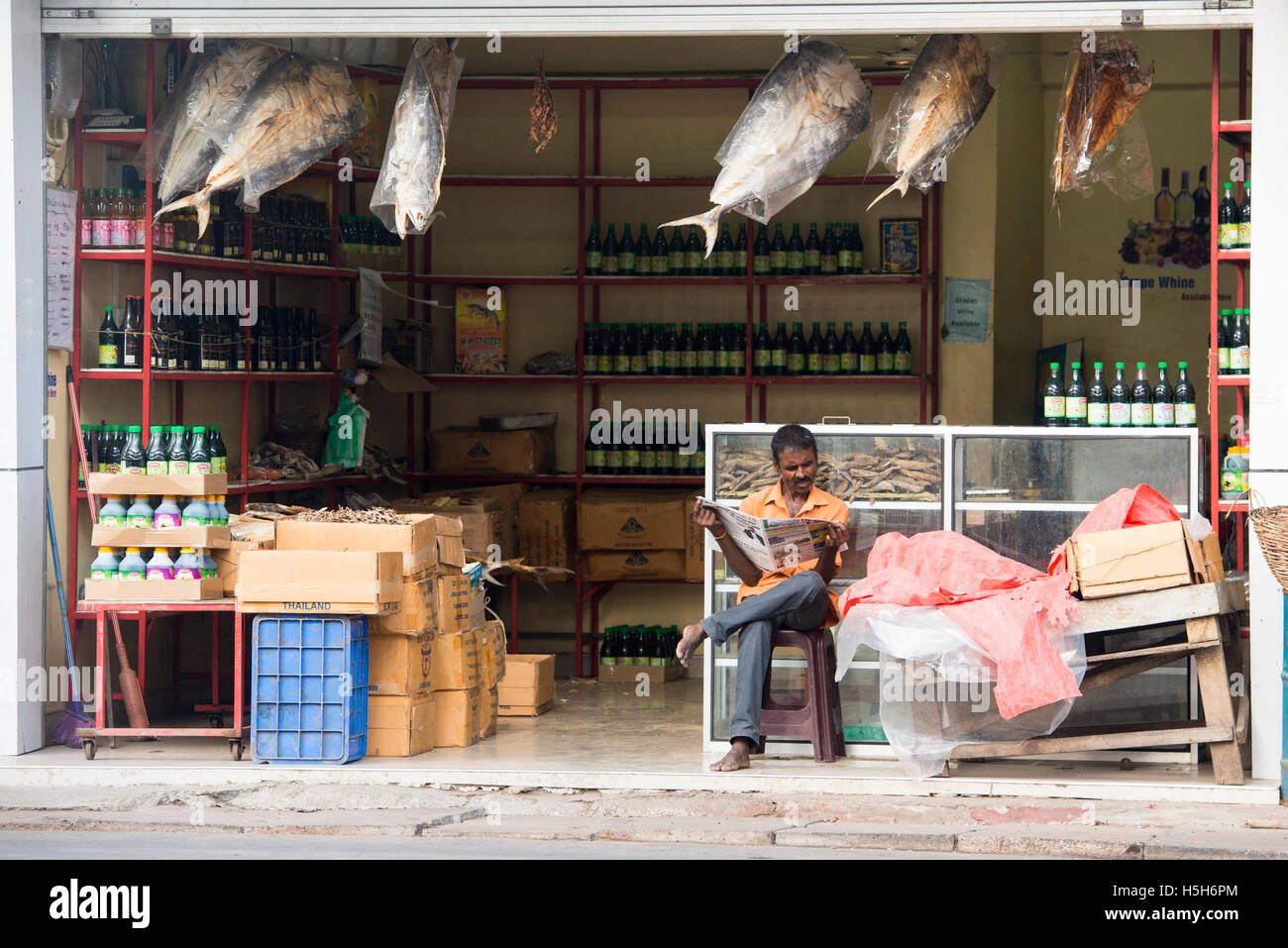 Sri lankan fish market hi-res stock photography and images - Alamy