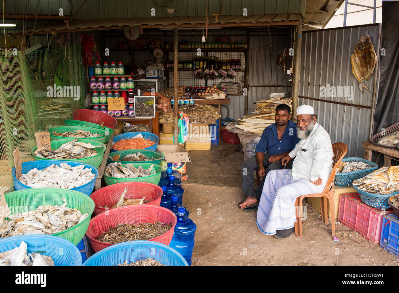 Sri lankan fish market hi-res stock photography and images - Alamy