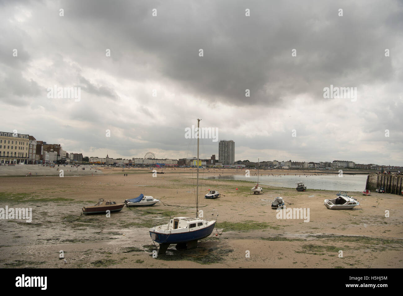Tide out in Margate Harbour Stock Photo - Alamy