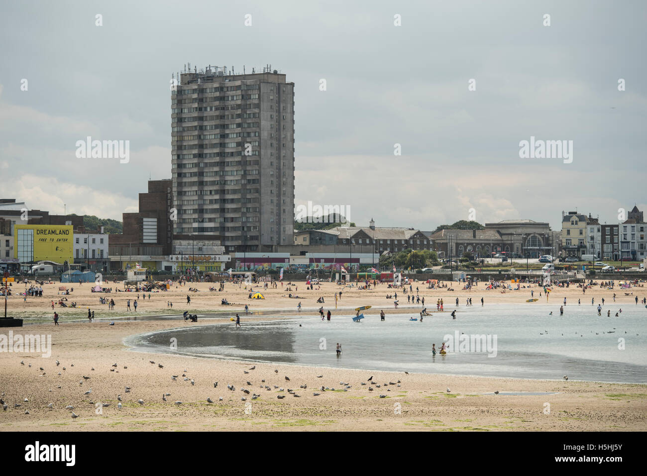 Margate coastline with block of flats overlooking the beach Stock Photo ...
