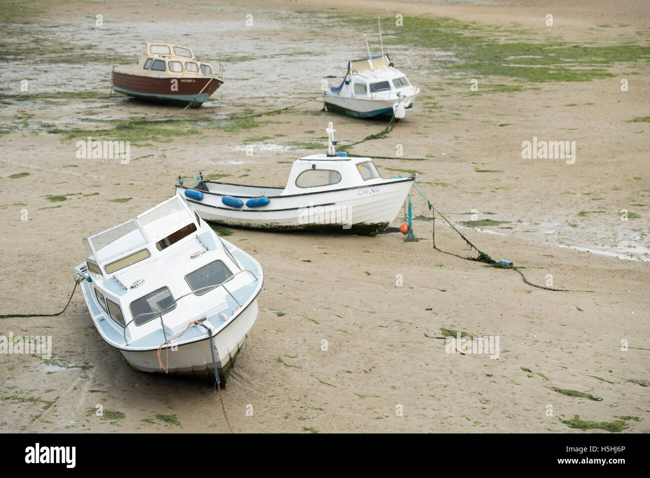Boats in Margate Harbour with the tide out Stock Photo - Alamy