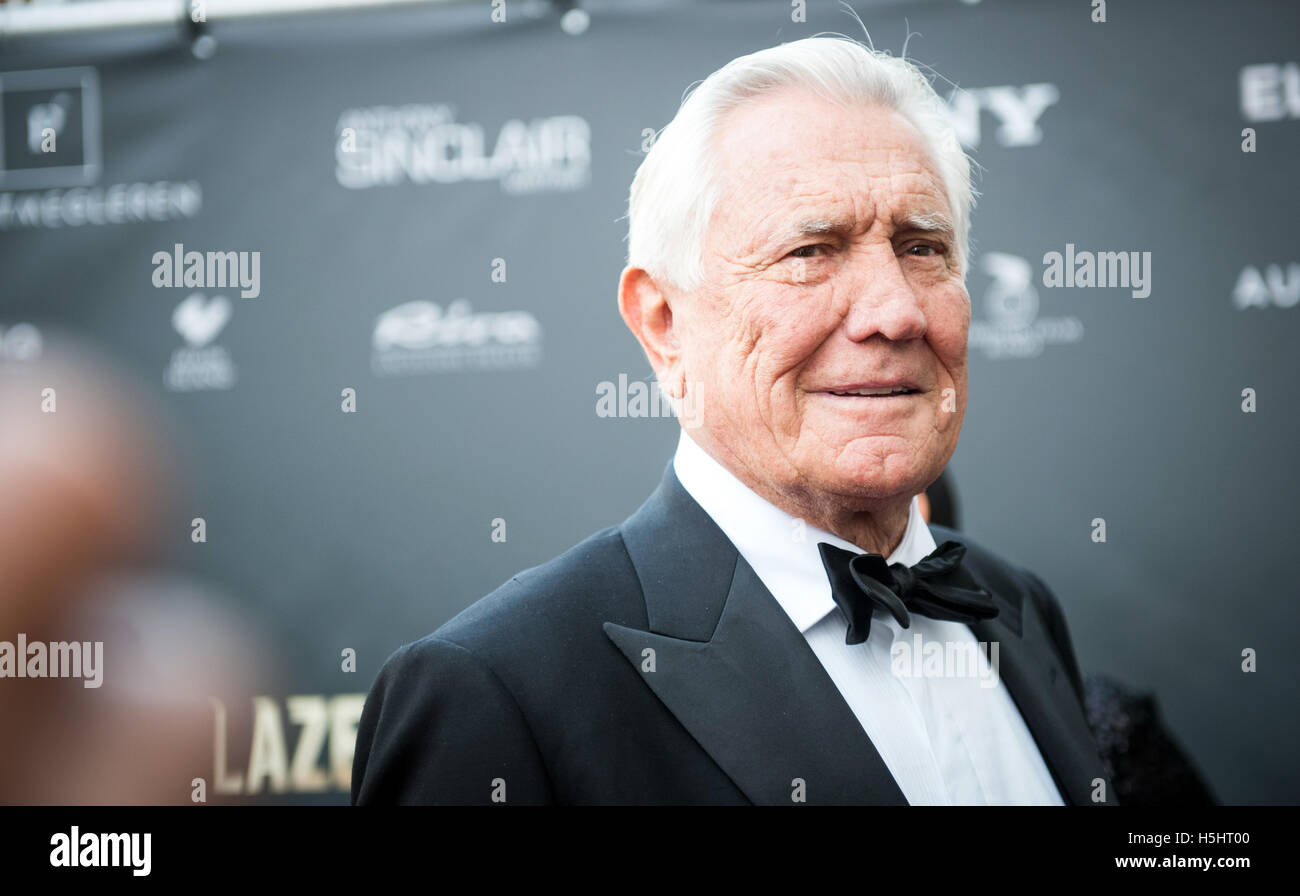 Australian James Bond actor George Lazenby Stock Photo - Alamy