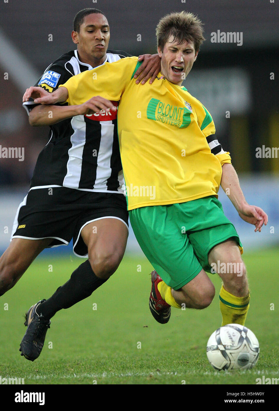 Shaun Batt of Fisher challenges Greg Lincoln of Thurrock - Thurrock vs ...