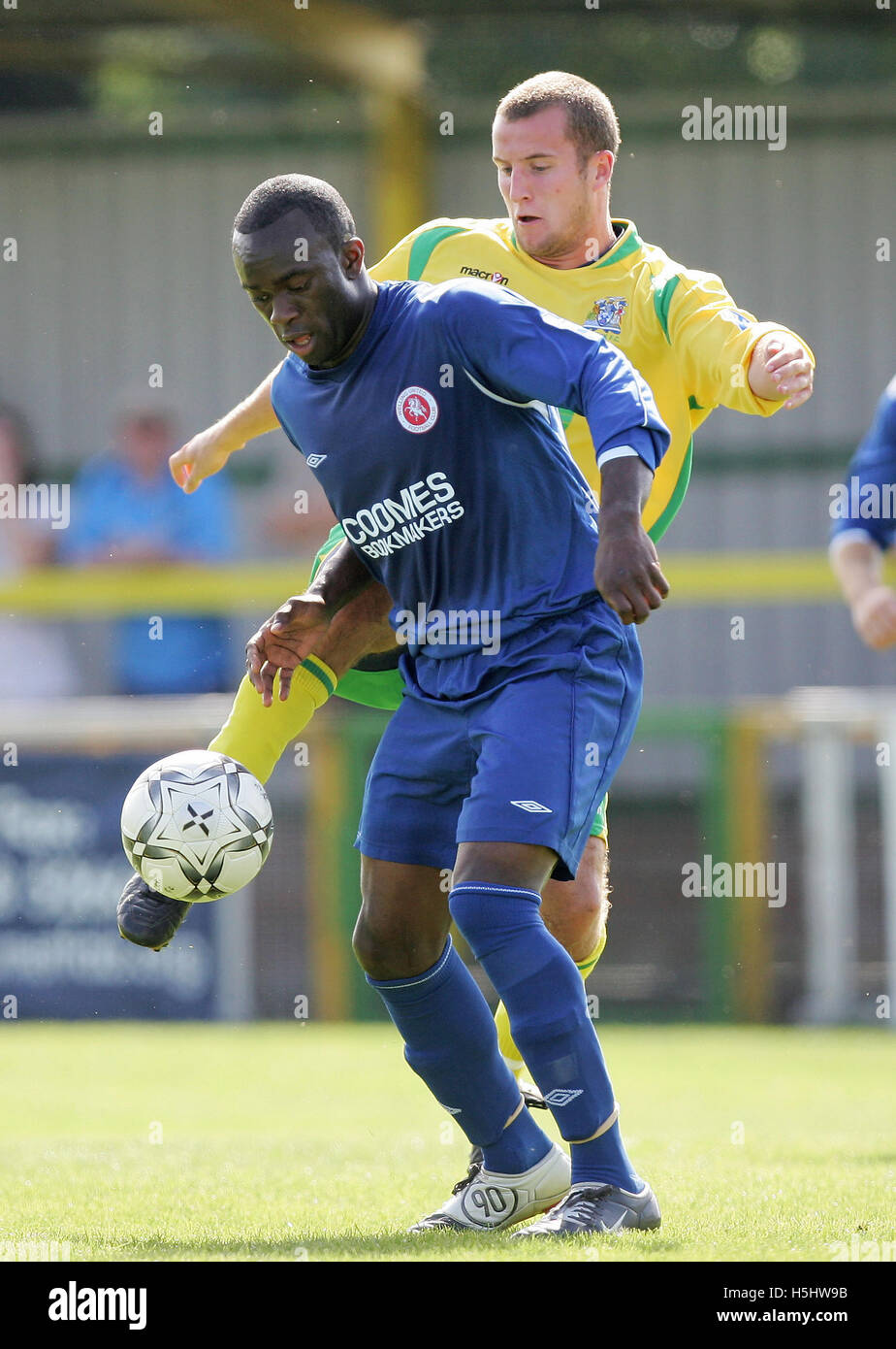 Orlando Smith of Welling and Matt Paine of Thurrock - Thurrock vs ...