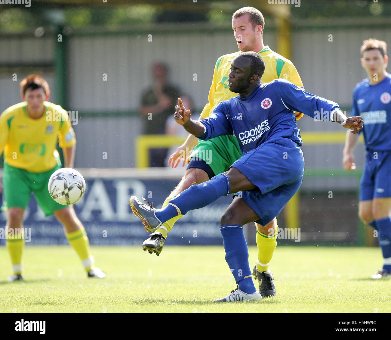 Orlando Smith of Welling and Matt Paine of Thurrock - Thurrock vs ...