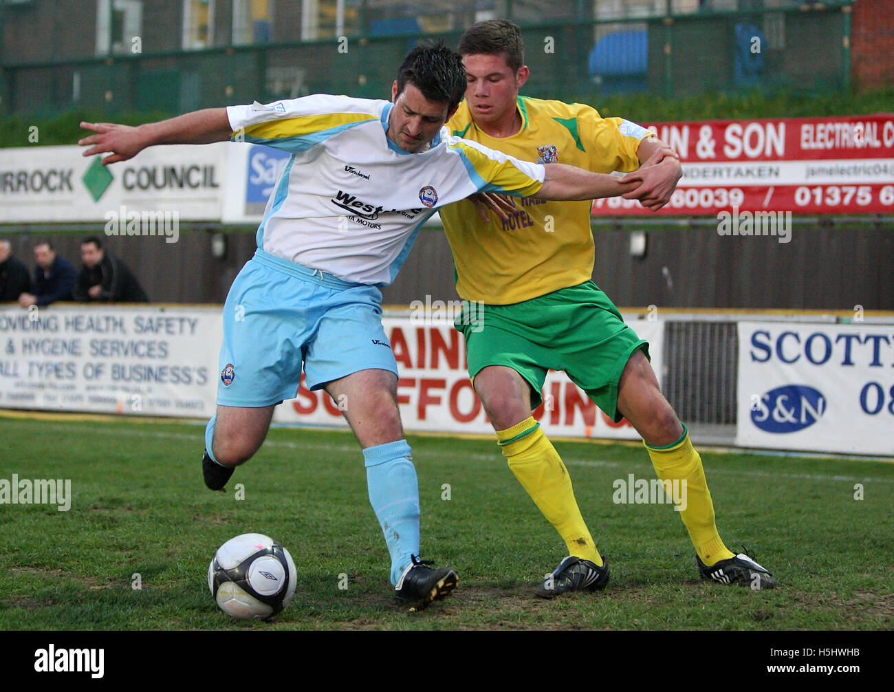 Micky Shinn of Braintree holds off Harlee Dean of Thurrock - Thurrock ...