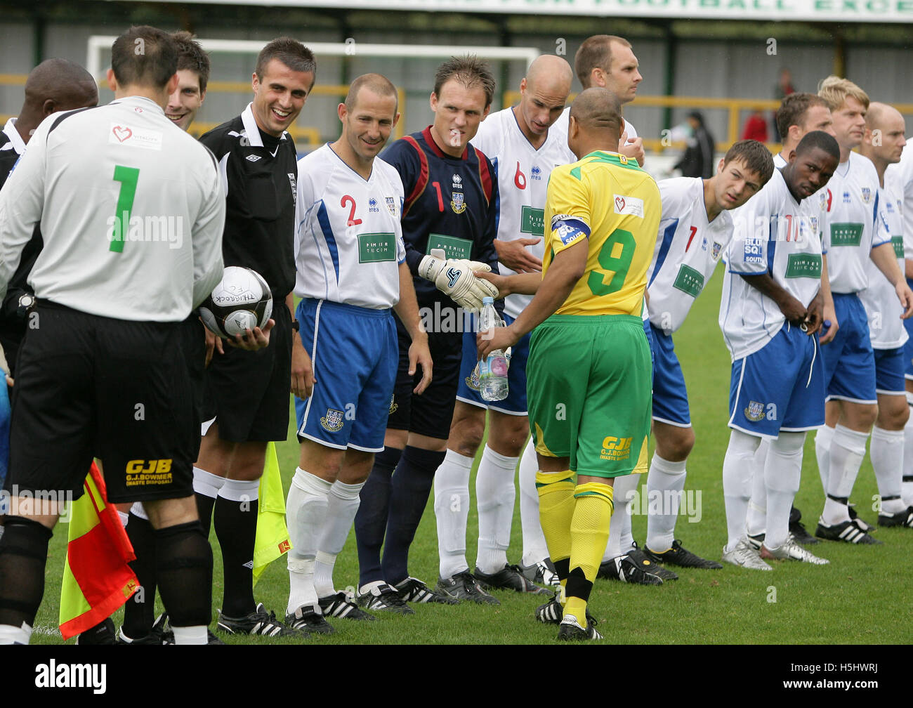 Soccer teams shake hands hi-res stock photography and images - Alamy