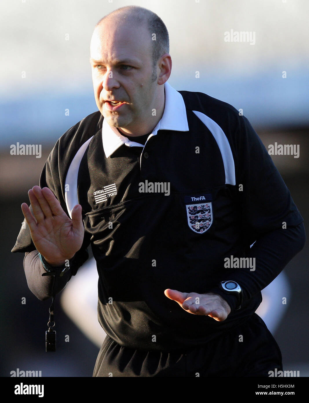 Referee Ian Gosling - Thurrock vs Newport County - Blue Square South at ...