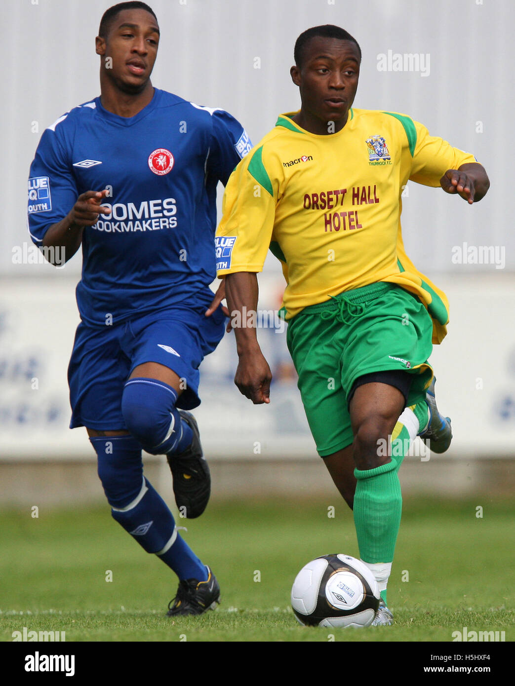 Ebenezer Masade of Thurrock (R) and Craig Braham-Barrett of Welling ...