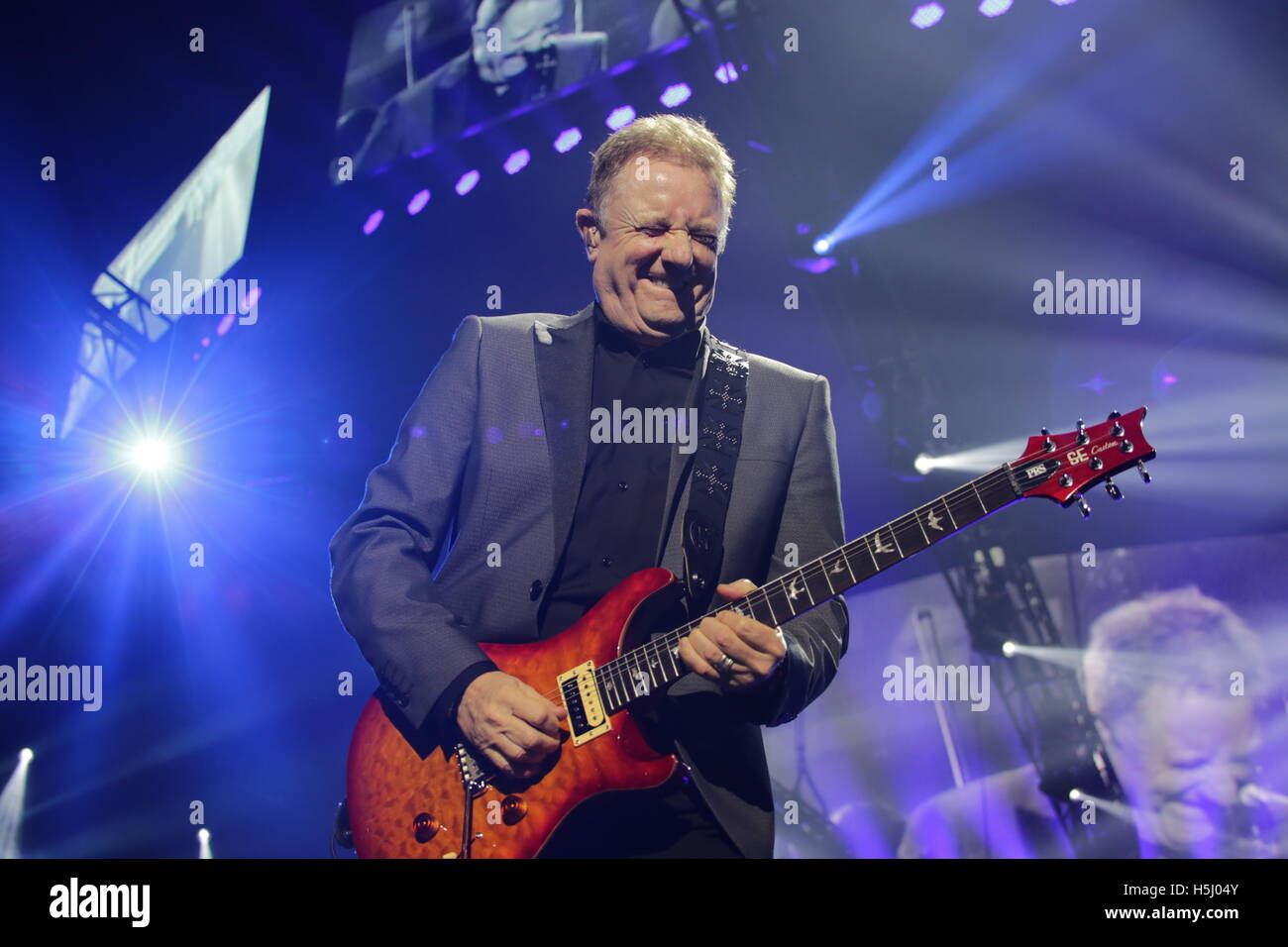 John Miles Singer High Resolution Stock Photography and Images - Alamy