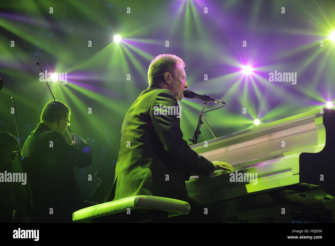 John Miles Singer High Resolution Stock Photography and Images - Alamy