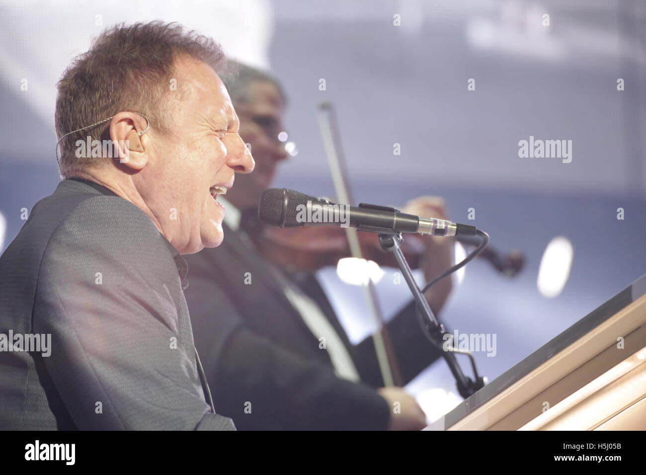 John miles singer hi-res stock photography and images - Alamy