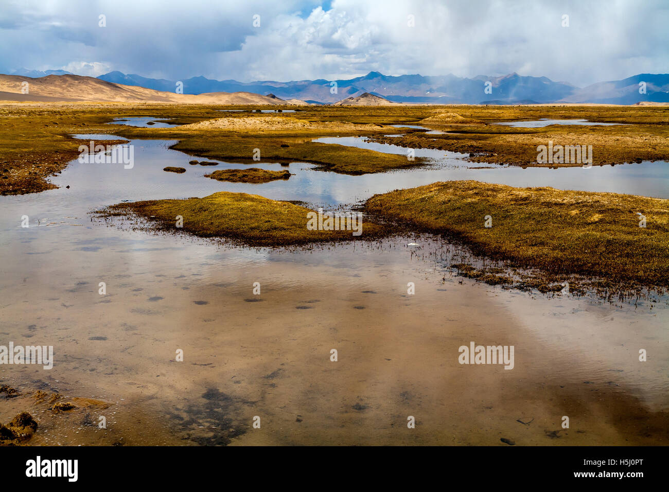Fantastic landscape tibetan plateau hi-res stock photography and images ...