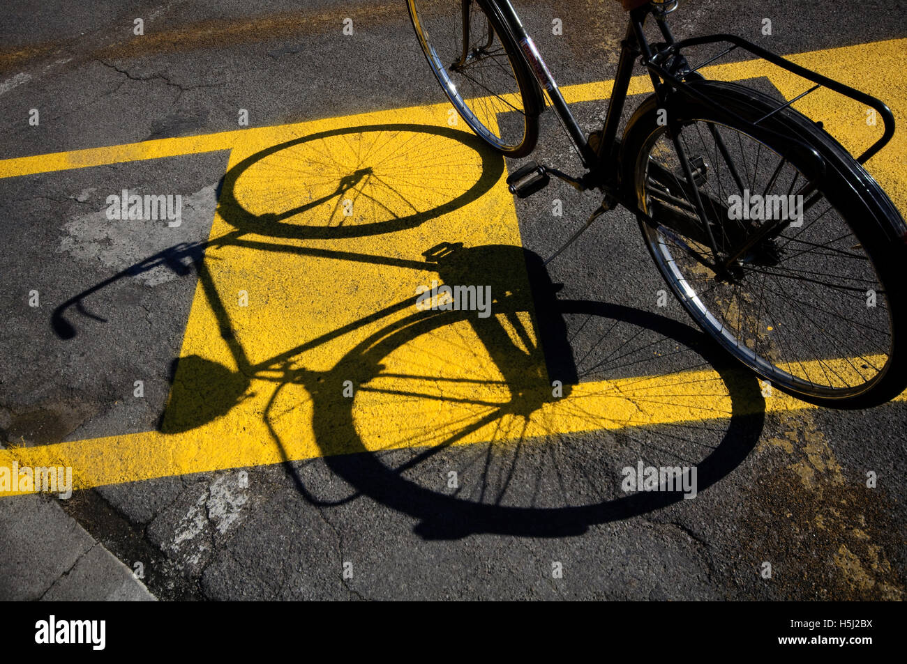 Shadow of a Bicycle Stock Photo - Alamy