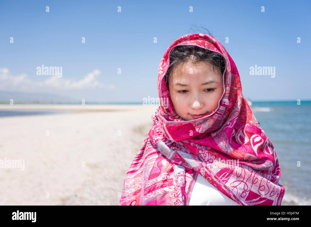 Women at the seaside hi-res stock photography and images - Alamy