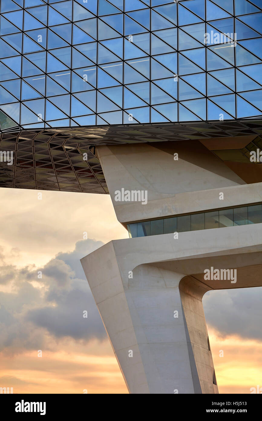 House facade glass hi-res stock photography and images - Alamy