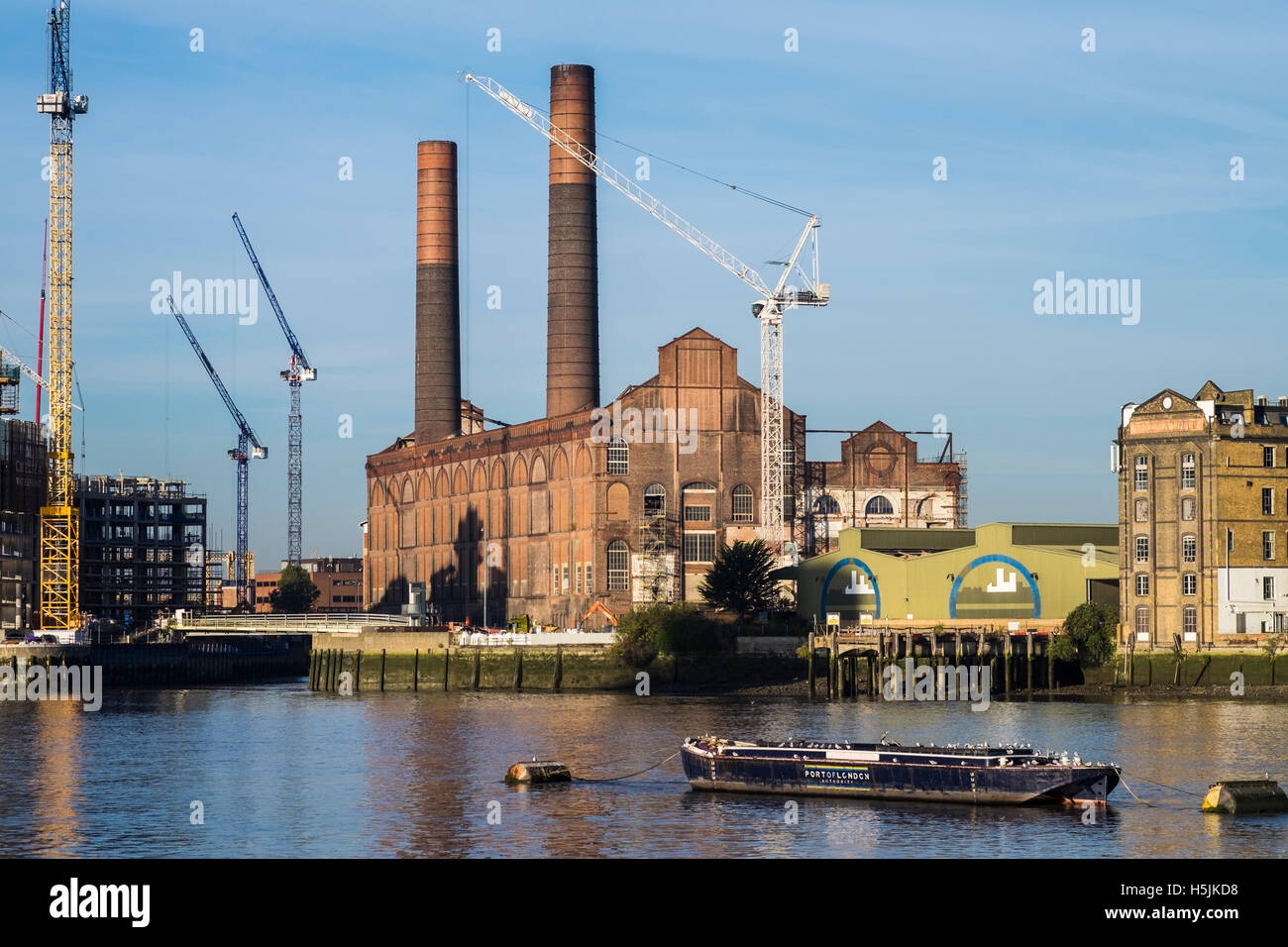 Chelsea harbour station hi-res stock photography and images - Alamy