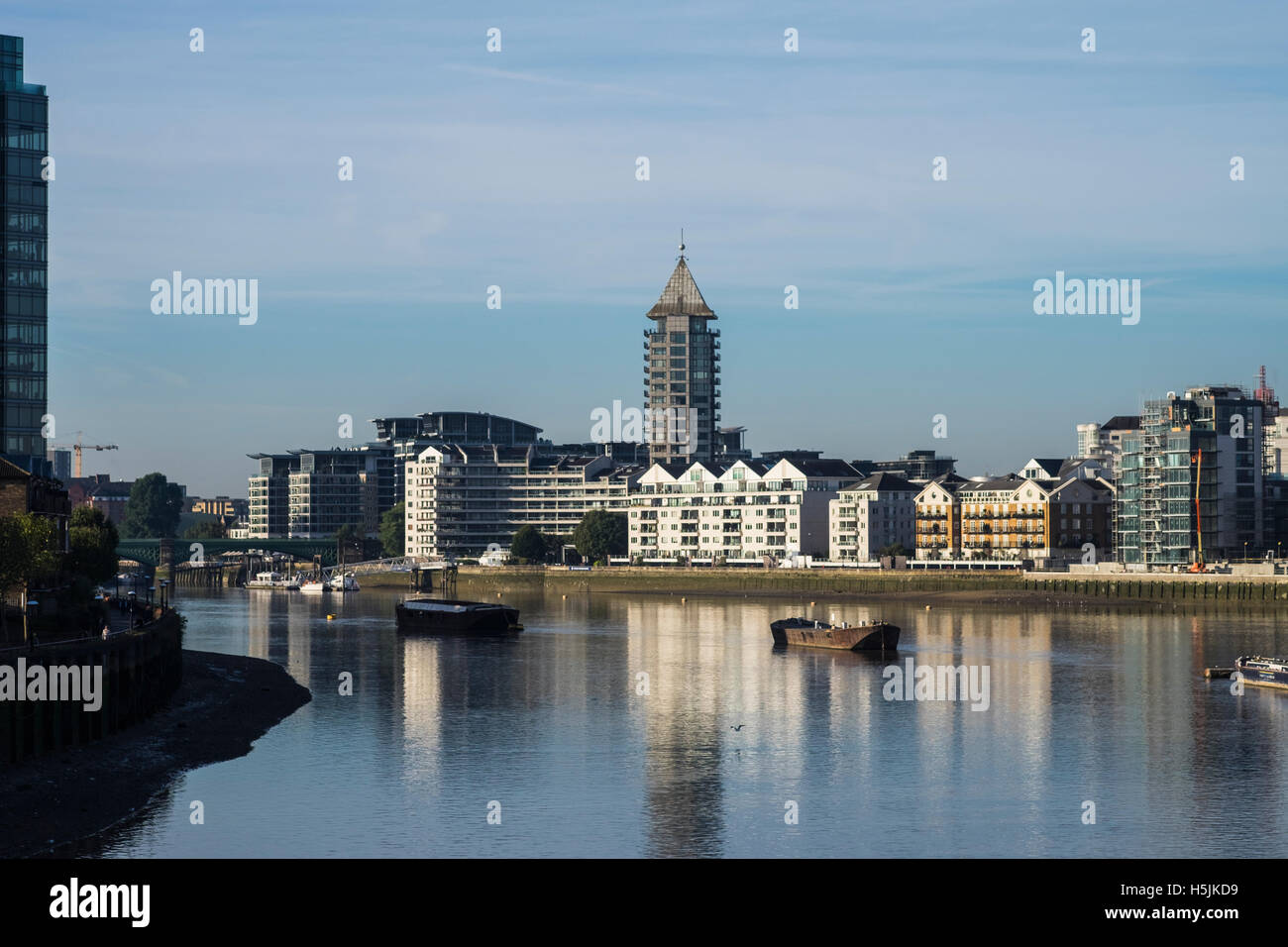 Chelsea Harbour waterfront, River Thames, London, England, U.K Stock ...