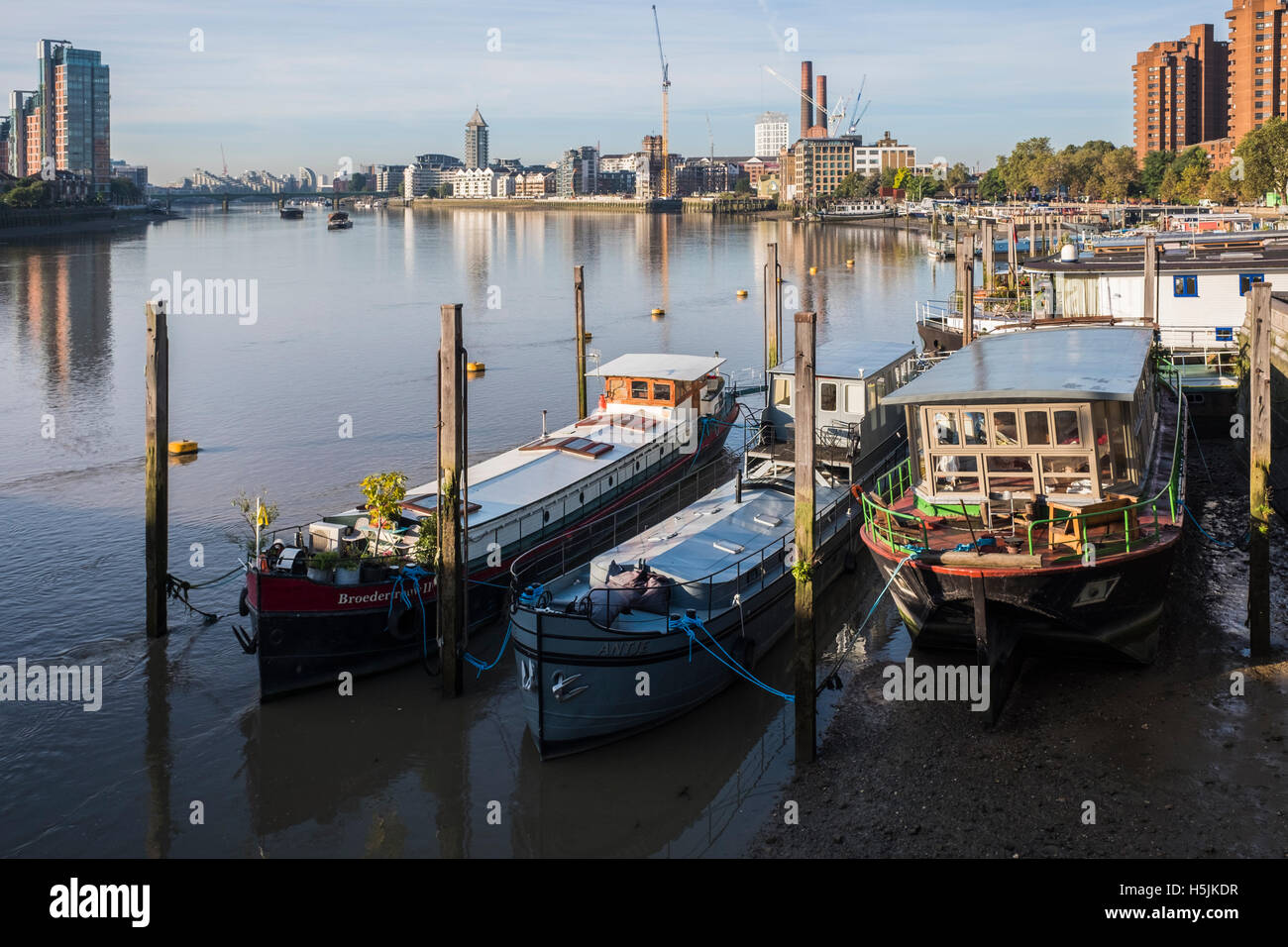 Chelsea houseboats hi-res stock photography and images - Alamy