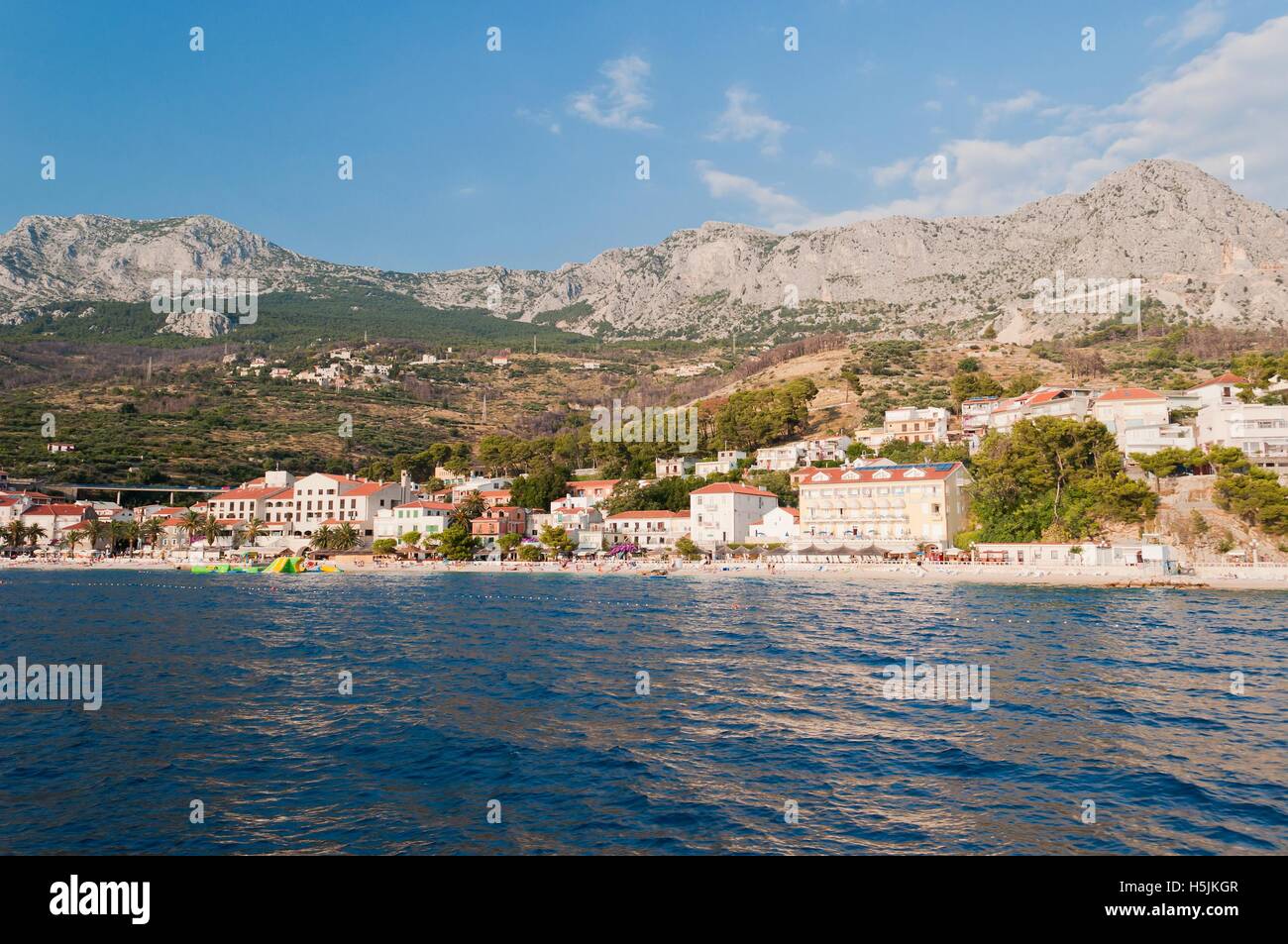 Village Podgora with hotels and Biokovo mountain in background. Podgora ...