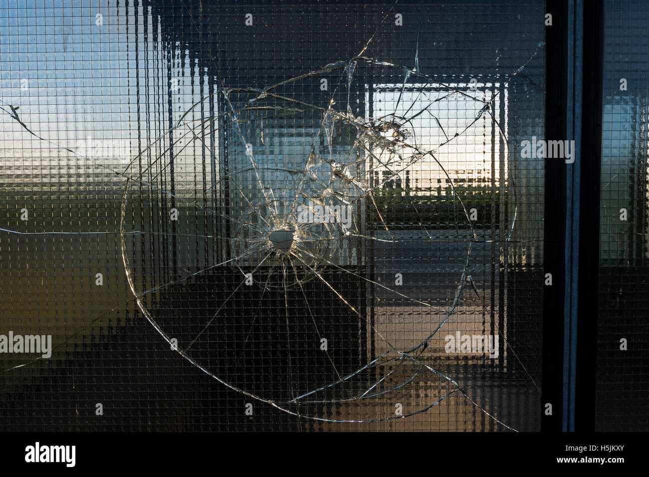 Bullet hole window hi-res stock photography and images - Alamy