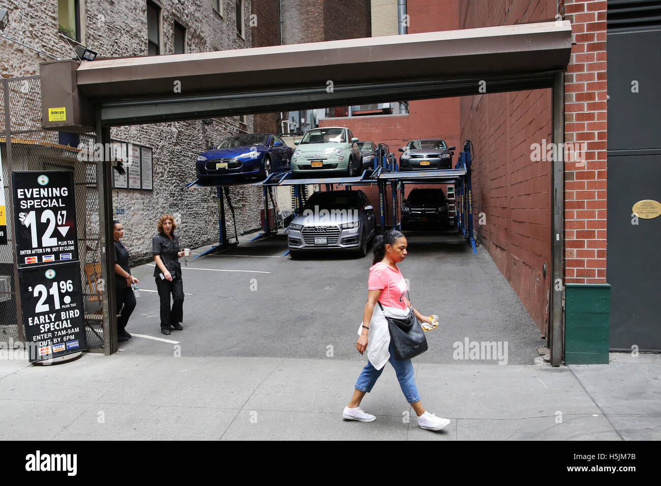 Street scene in New York City , USA Stock Photo - Alamy