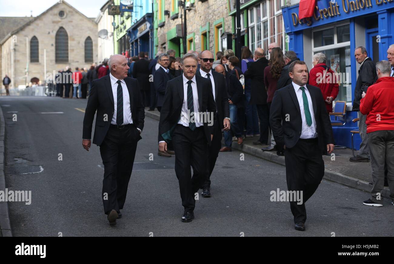 Ireland Coach Joe Schmit (centre) arrives to view the coffin of Munster ...