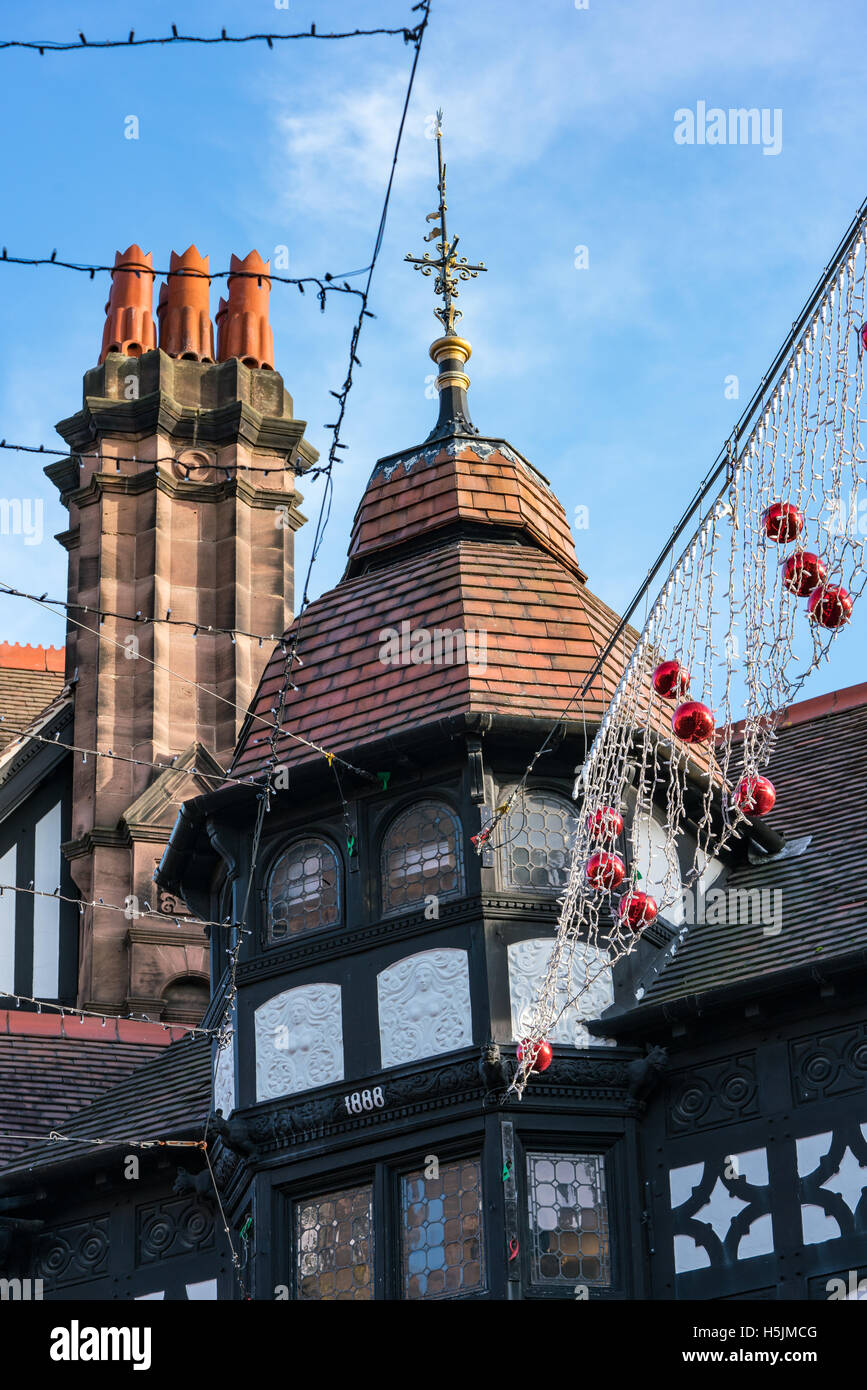 Tudor style Chester building with Christmas lights and decorations ...
