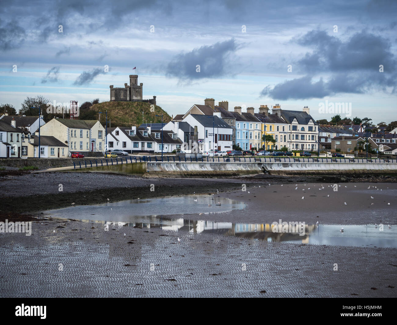 Moat and bailey hi-res stock photography and images - Alamy
