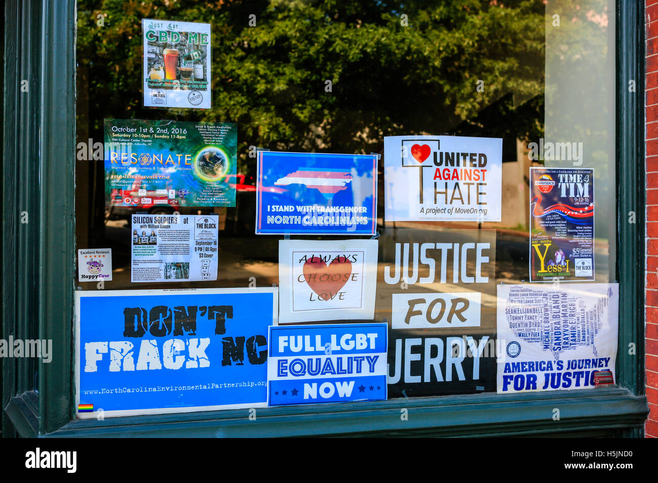 Left wing posters hi-res stock photography and images - Alamy