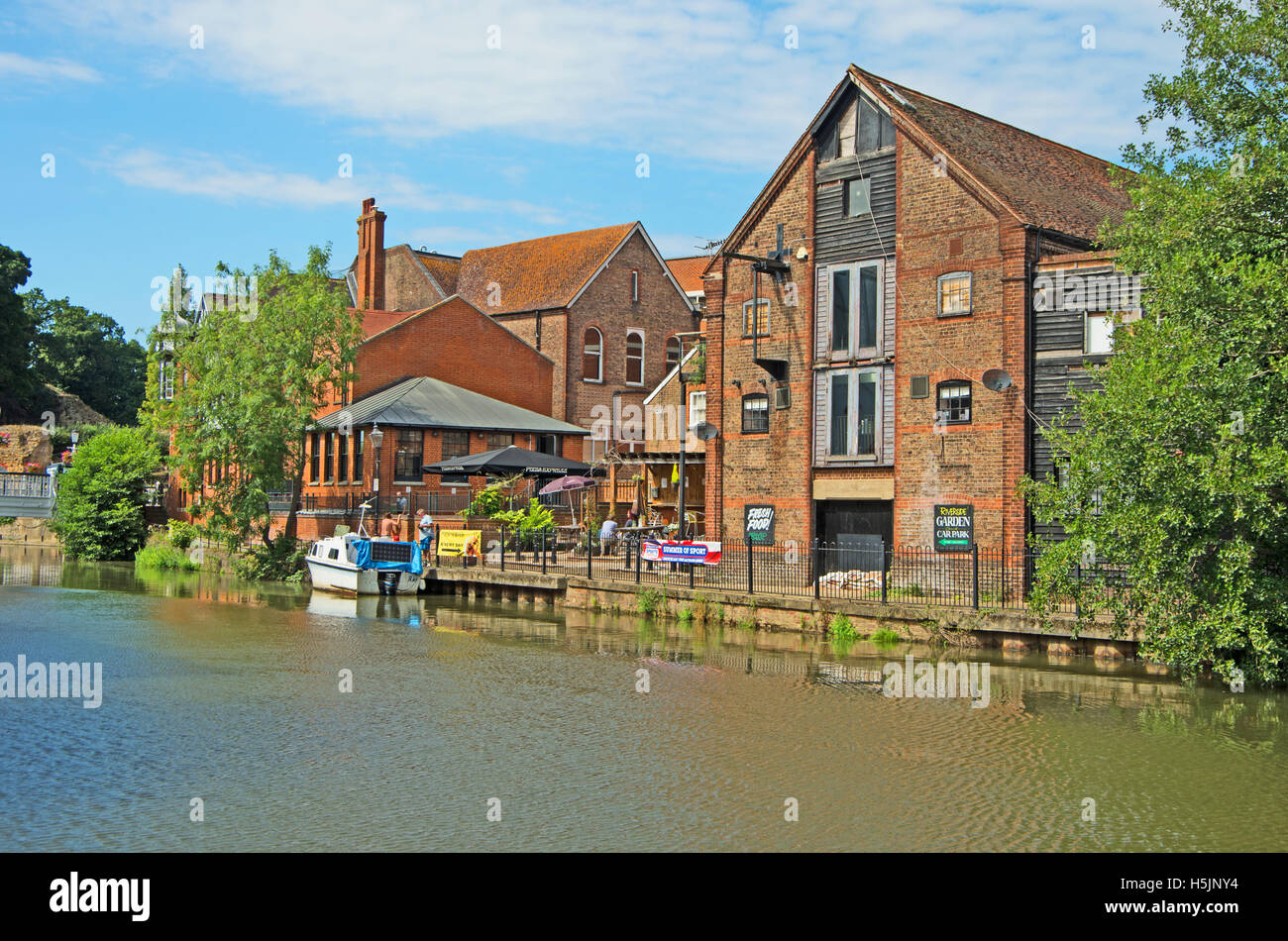 Tonbridge high street hi-res stock photography and images - Alamy