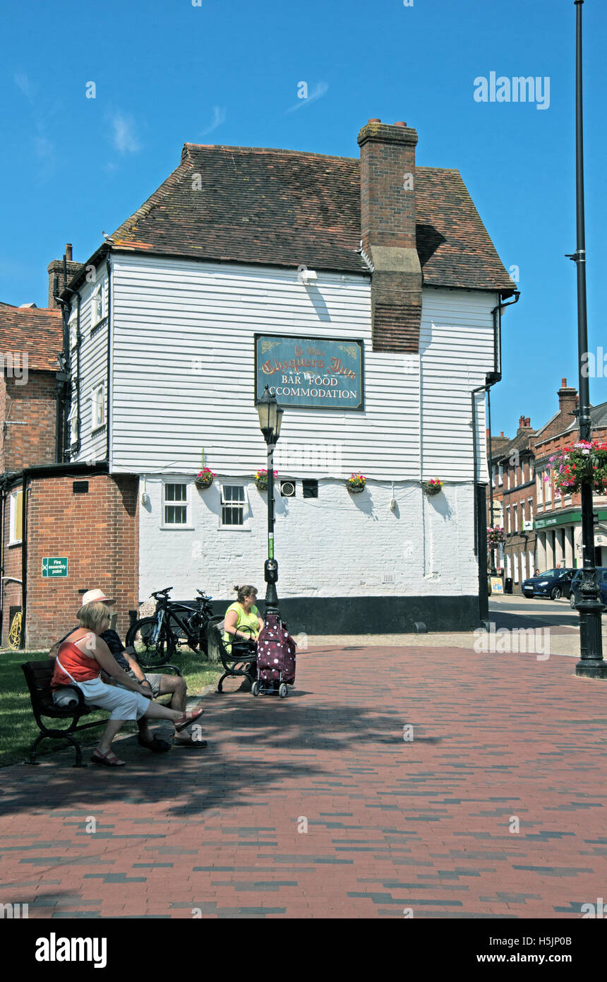 Tonbridge, Chequers Pud, High Street, Kent, England Stock Photo - Alamy