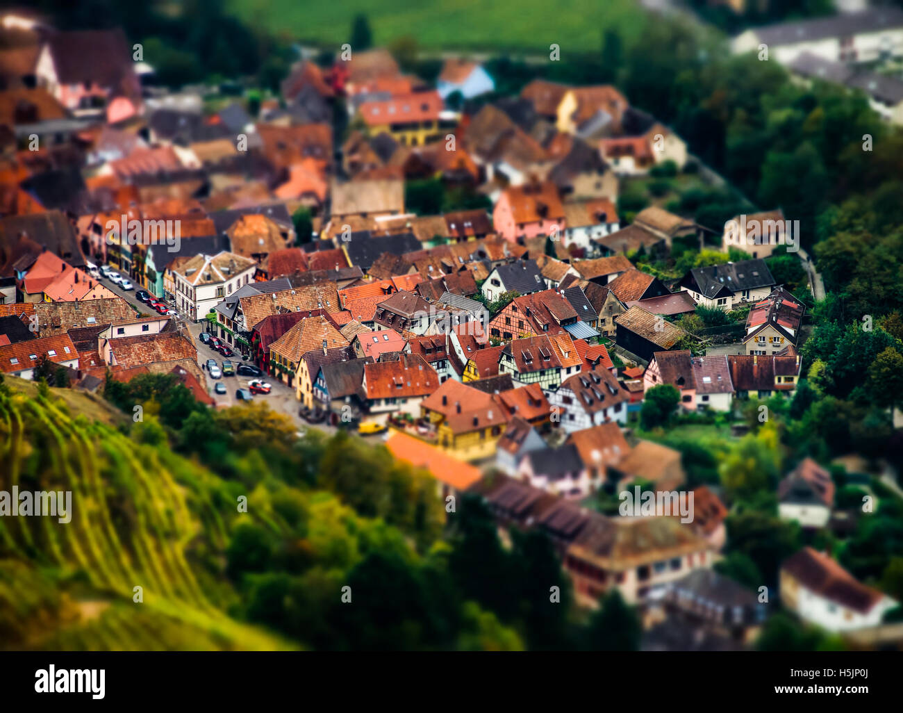 Tilt view from street to the sky hi-res stock photography and images ...