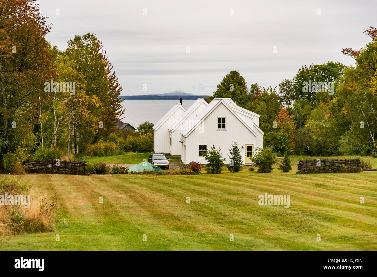 New England traditional house in the fall Stock Photo - Alamy