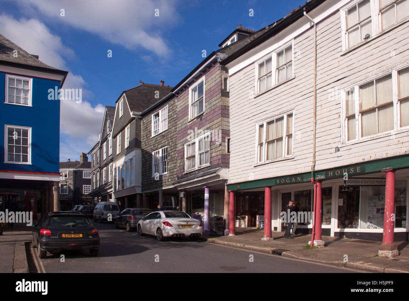 High street of totnes hi-res stock photography and images - Alamy