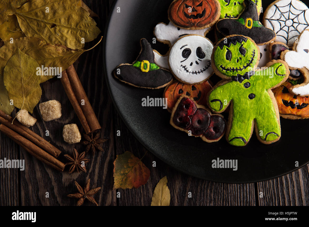 Homemade delicious ginger biscuits for Halloween Stock Photo - Alamy