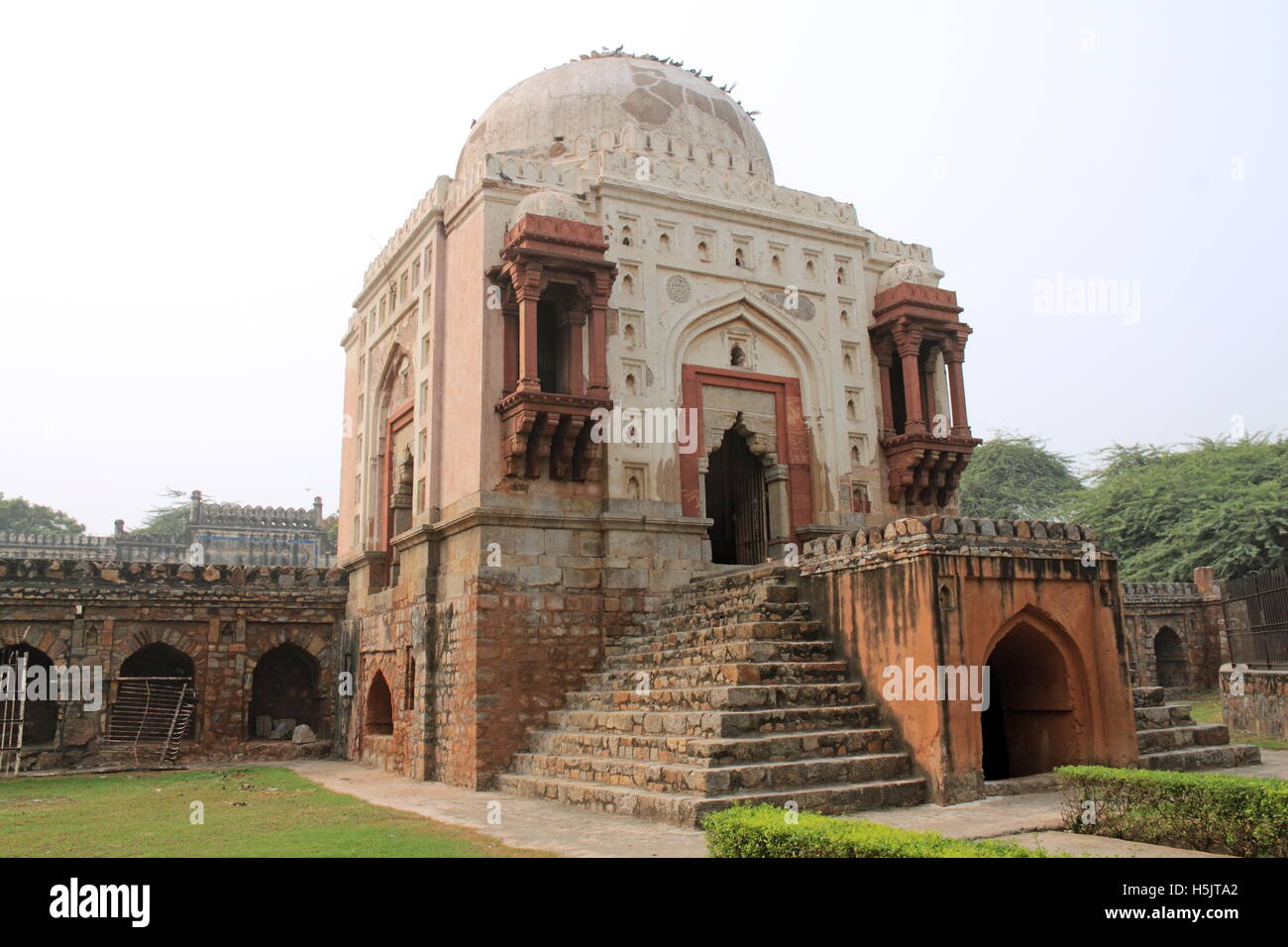 Madhi Masjid, Mehrauli Archaeological Park, Delhi, India, South Asia ...