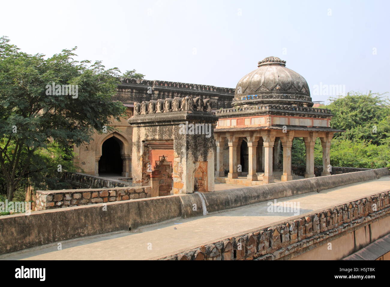 Rajon ki Baoli stepwell, Mehrauli Archaeological Park, Delhi, India ...
