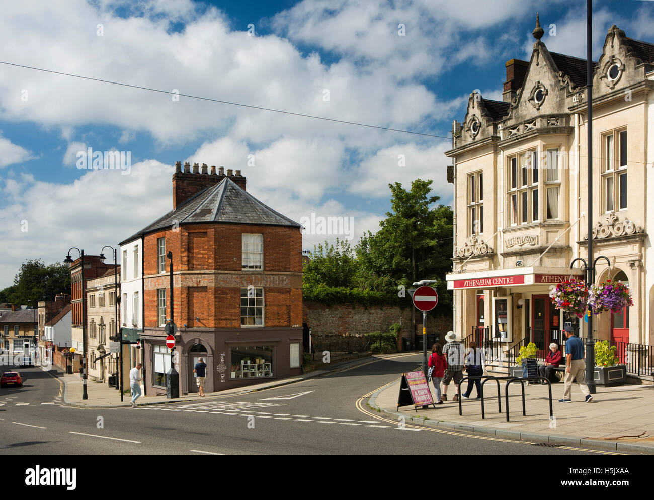 Market place warminster wiltshire hi-res stock photography and images ...
