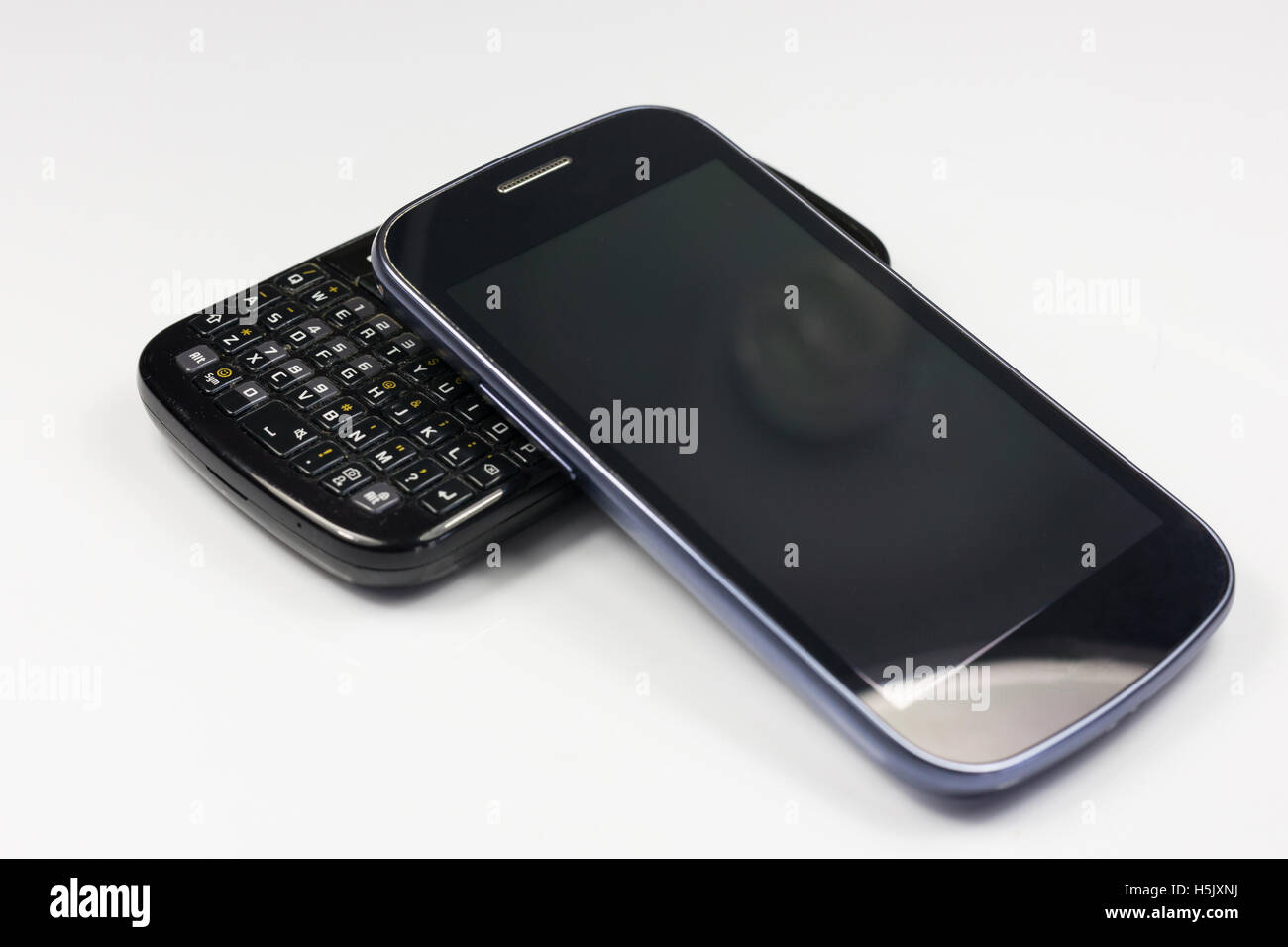 Cell phone ages hi-res stock photography and images - Alamy