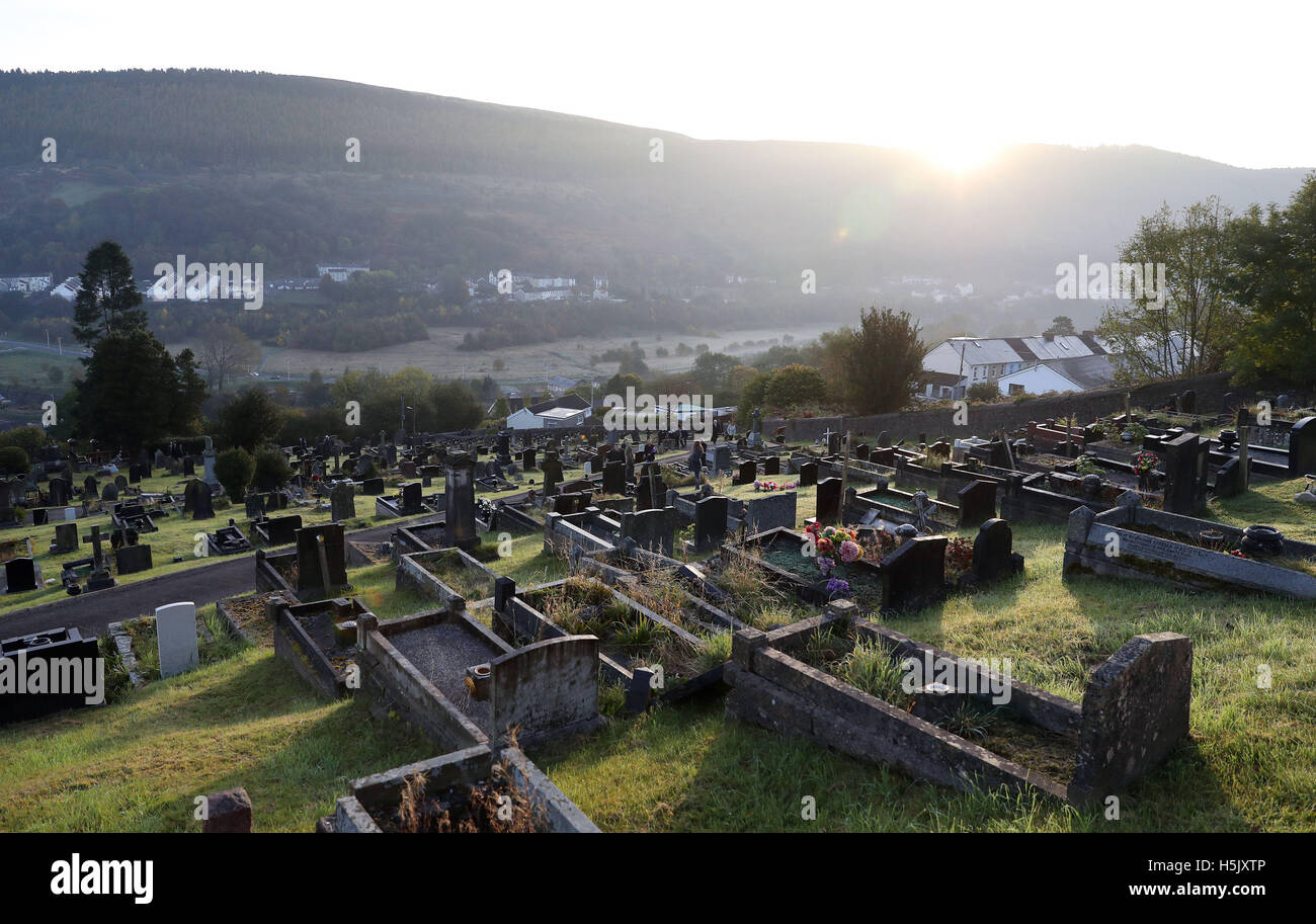 Aberfan cemetery hi-res stock photography and images - Alamy