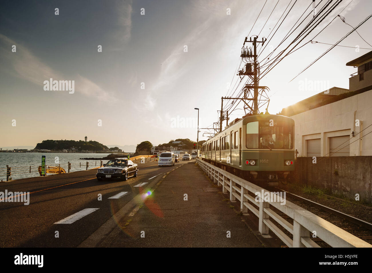 Tram kamakura hi-res stock photography and images - Alamy