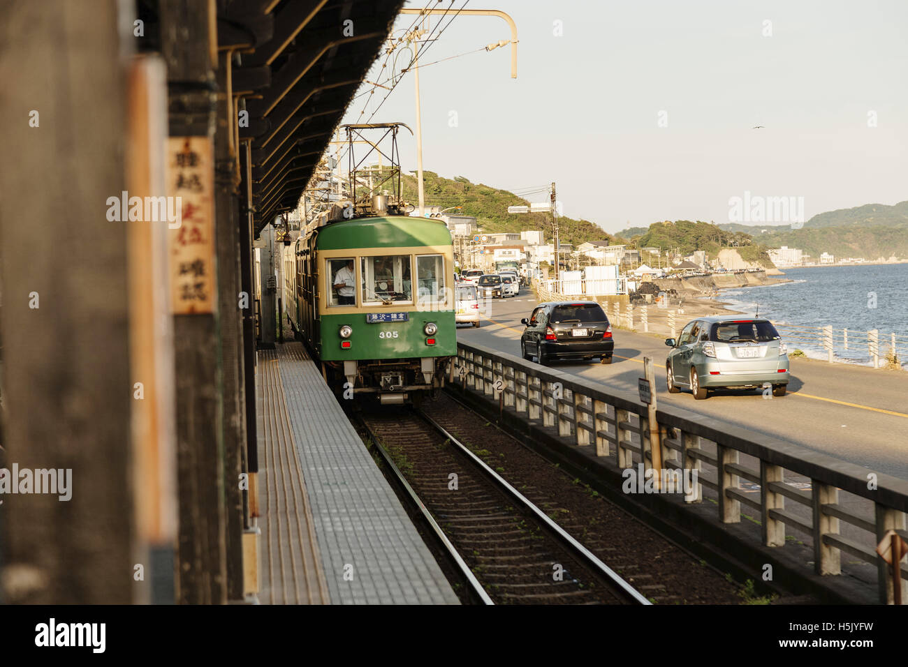 Tram kamakura hi-res stock photography and images - Alamy