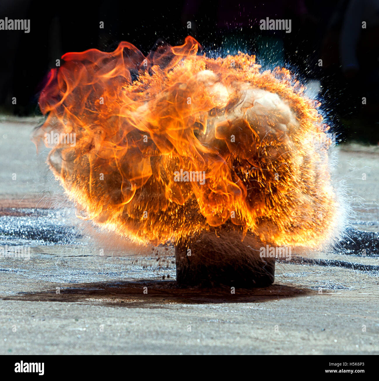 Burnt car texture hi-res stock photography and images - Alamy