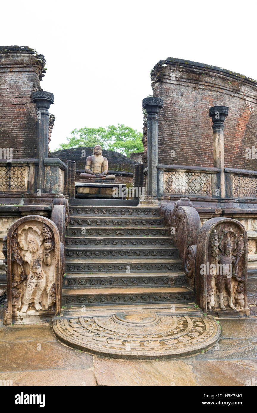 Seated buddha in The Vatadage (circular relic house) in The Sacred ...