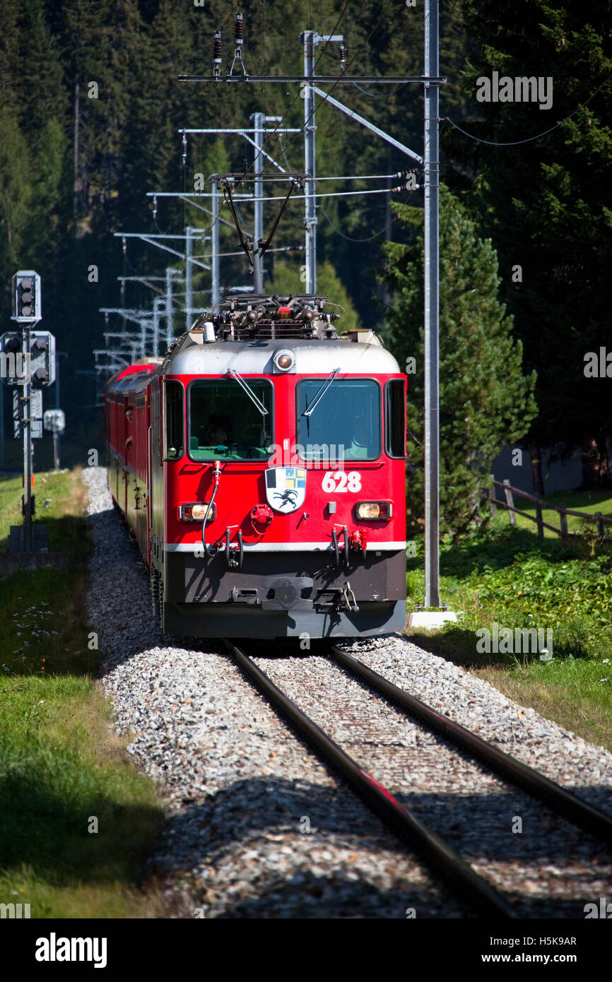 Rhaetische trains hi-res stock photography and images - Alamy