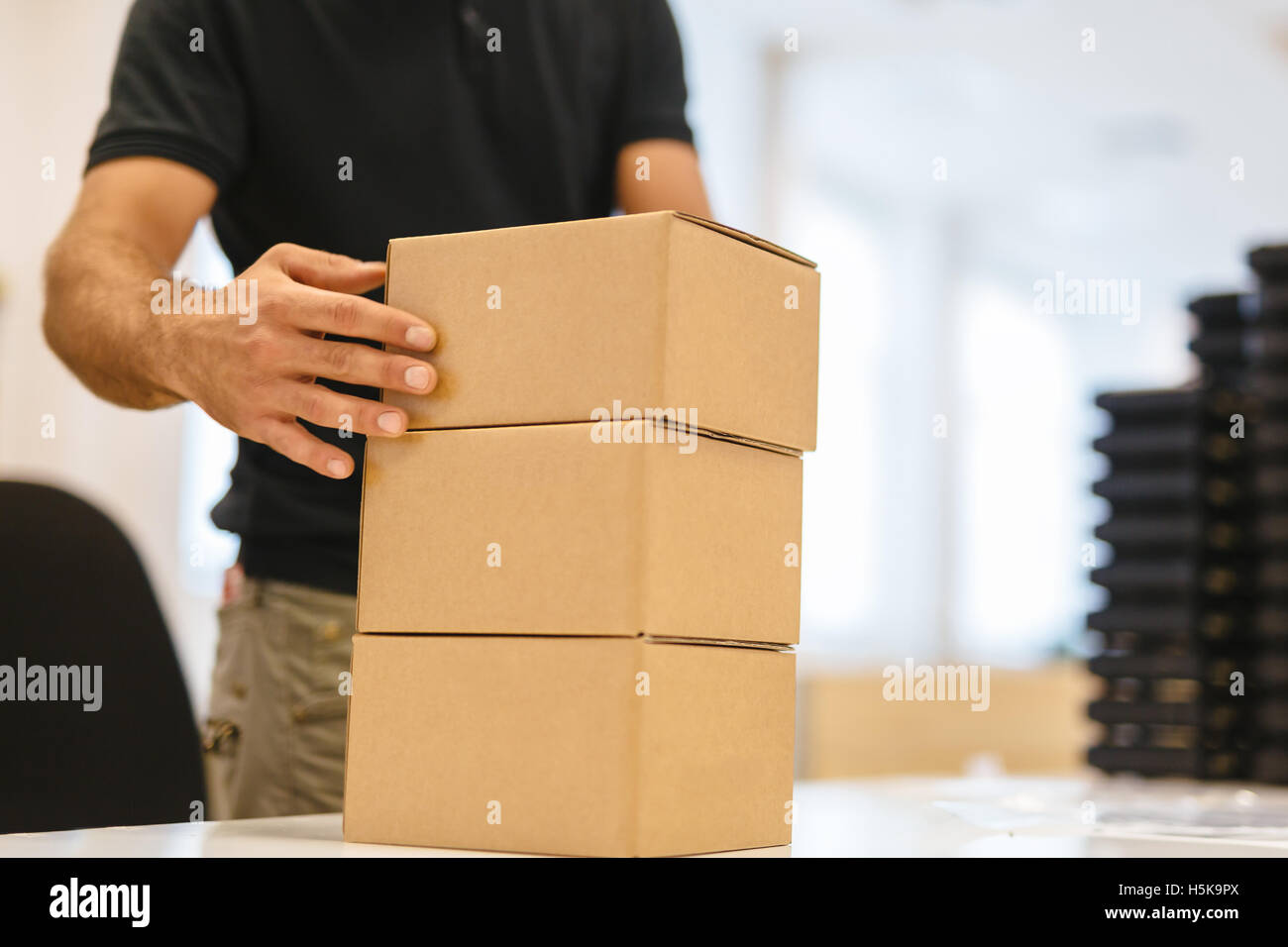 Dispatching parcel package hi-res stock photography and images - Alamy