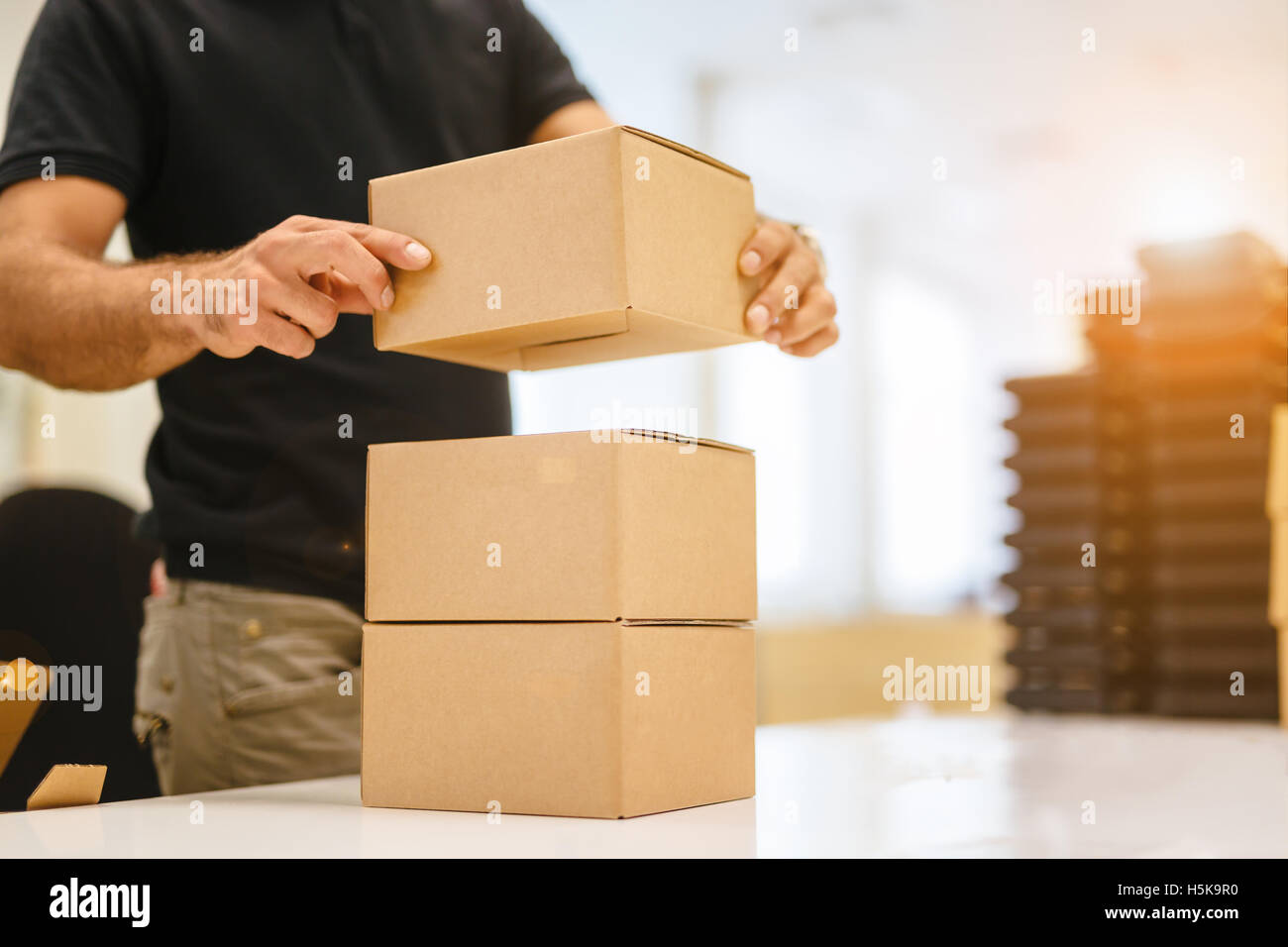 Dispatching parcel package hi-res stock photography and images - Alamy