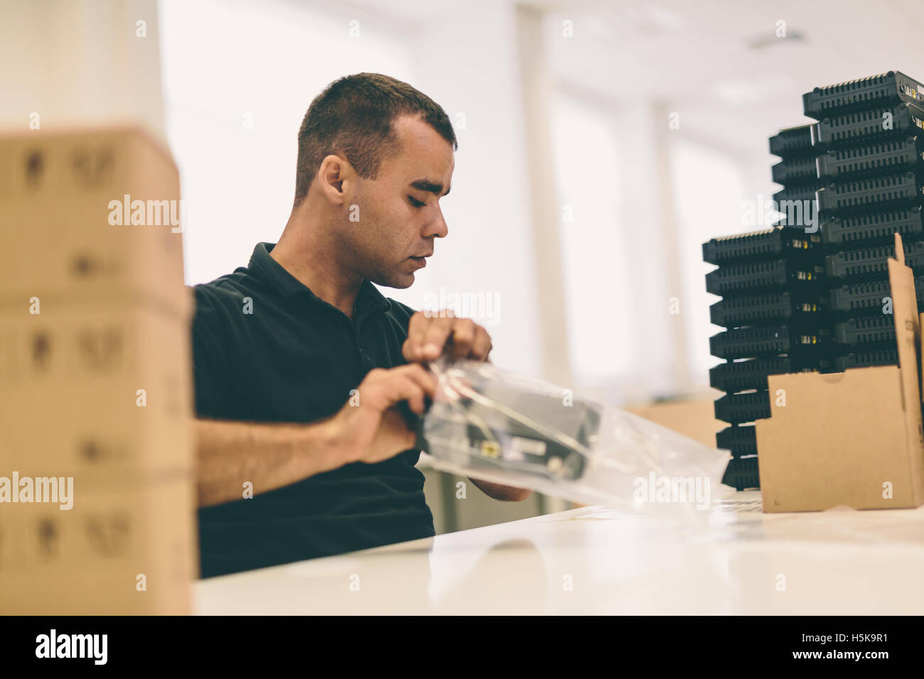 Dispatching parcel package hi-res stock photography and images - Alamy